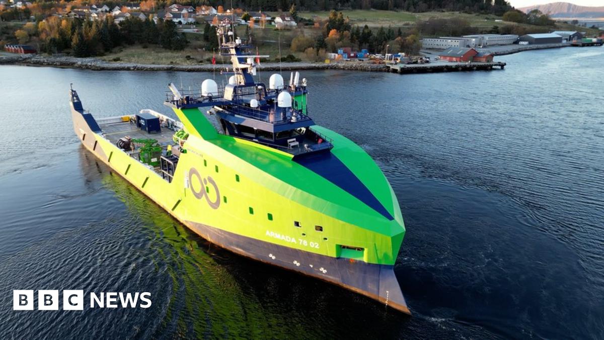 Robot ships: Huge remote controlled vessels are setting sail - BBC News