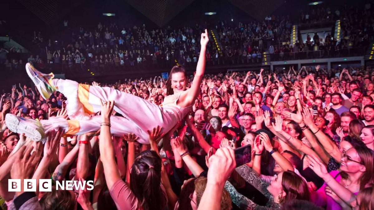 Back to the mosh pit: What it means for super-fans - BBC News