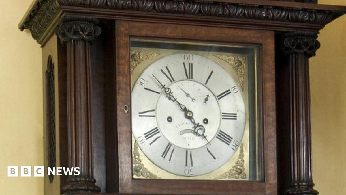 Irish clock that plays God Save the Queen sold for £84,000 - BBC News