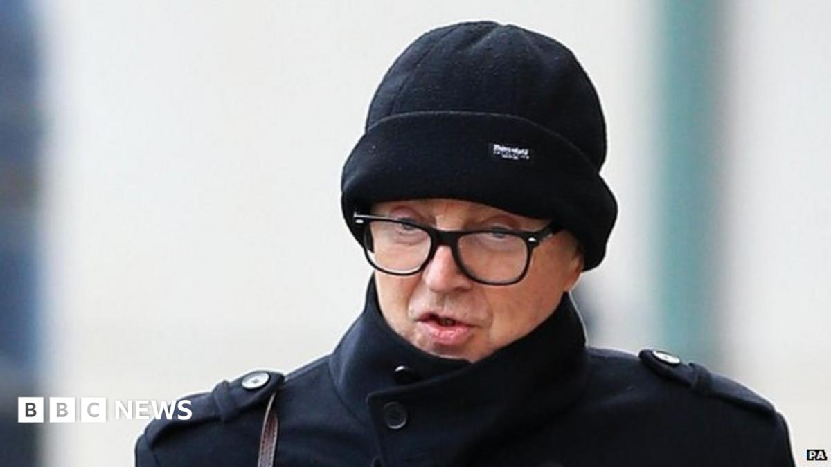 Ray Teret: Former DJ jailed for raping girls dies in prison - BBC News