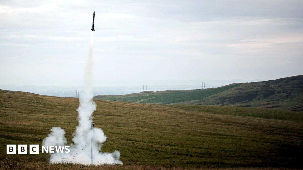 University rocket launch success from Ayrshire moor - BBC News