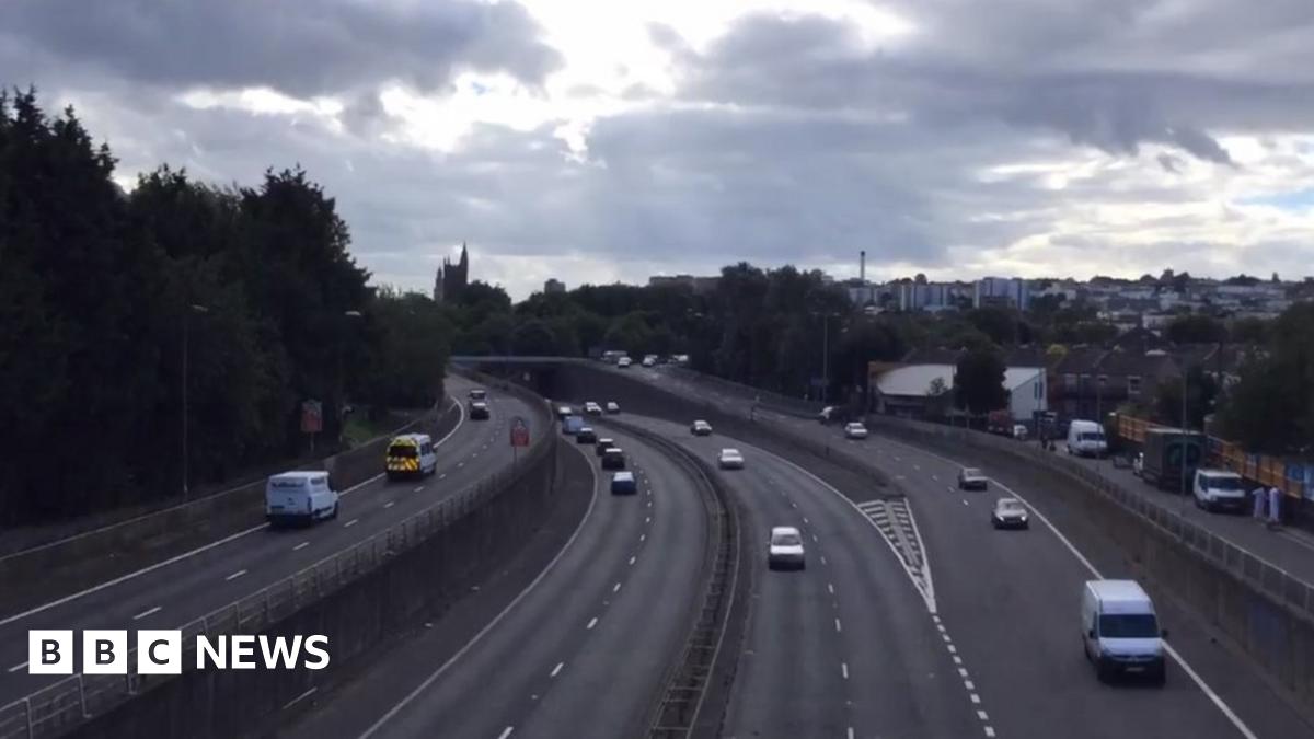 Bristol-bound M32 motorway to get 40mph limits imposed - BBC News