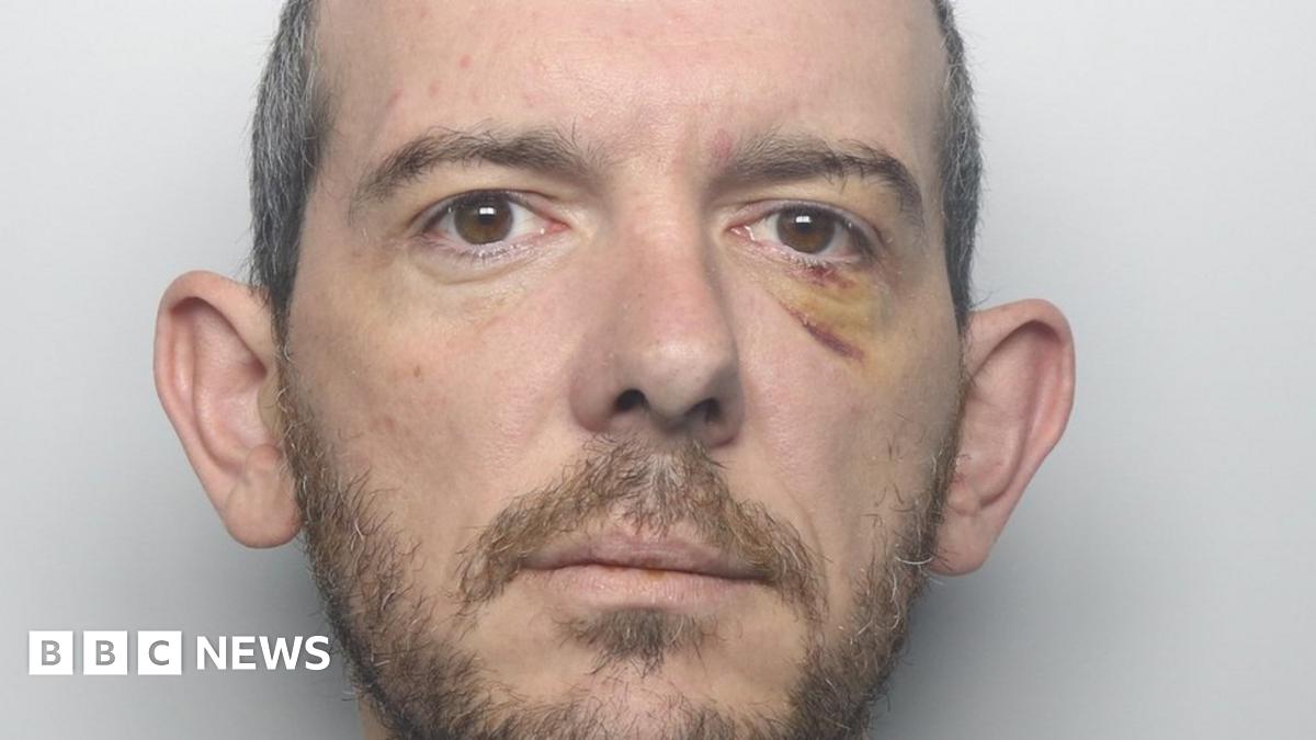 Aberystwyth: Drug dealer who bought 98,000 fake pills jailed - BBC News