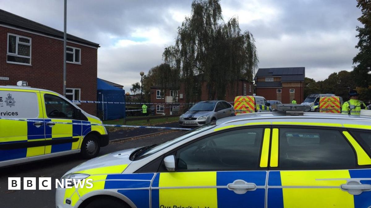 Murder probe launched in Norwich after man fatally wounded - BBC News