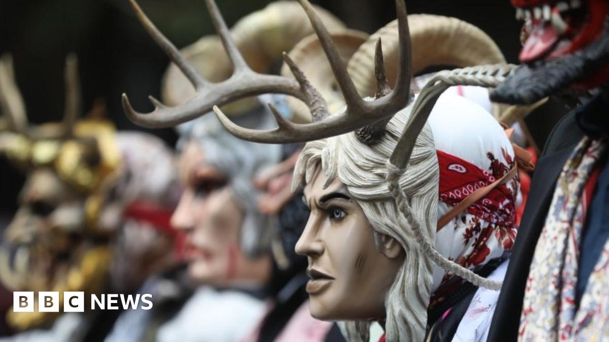 Mexico's indigenous groups celebrate their heritage - BBC News