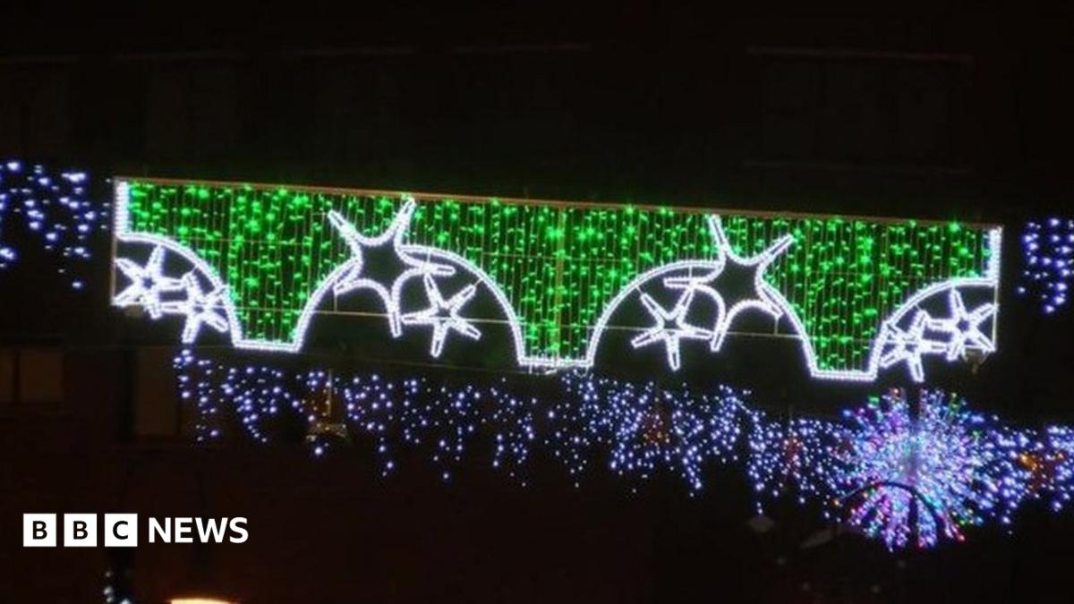 Festive lights cut back across Edinburgh - BBC News