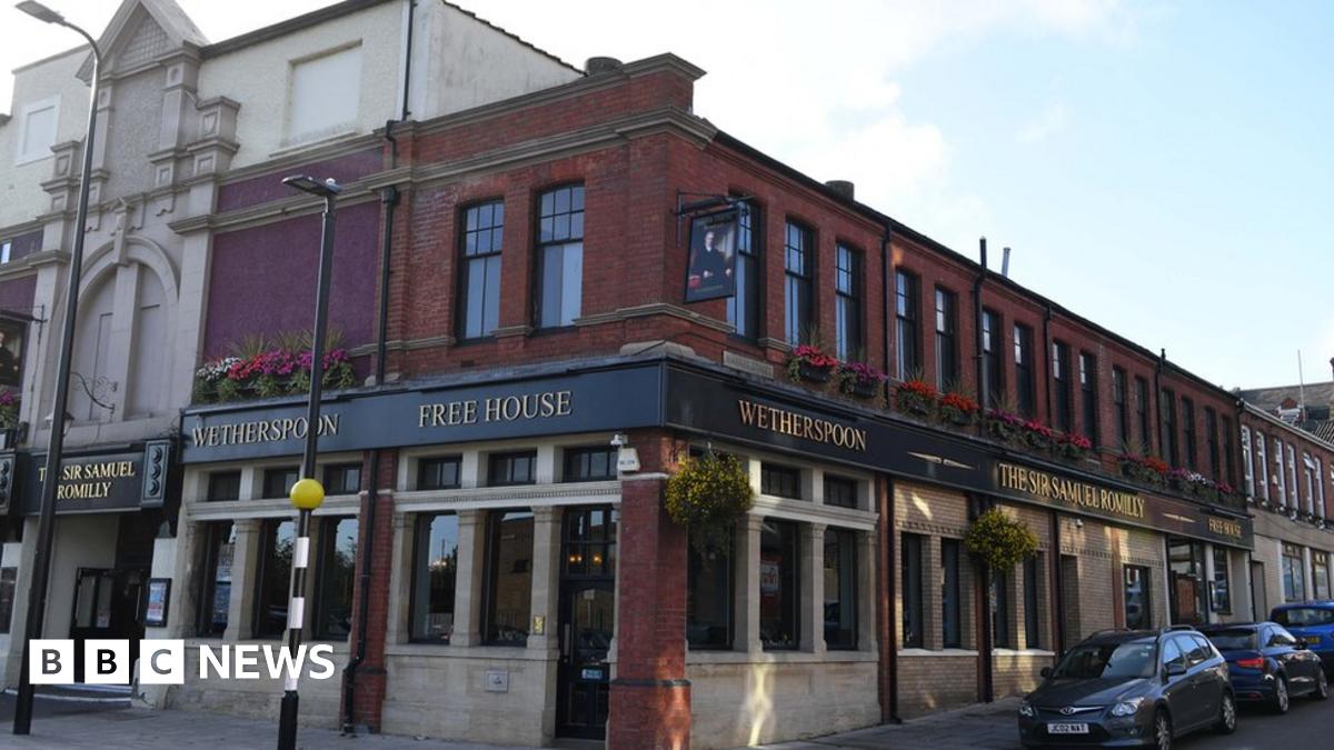 Wetherspoons boss travels 200 miles in carpet row - BBC News