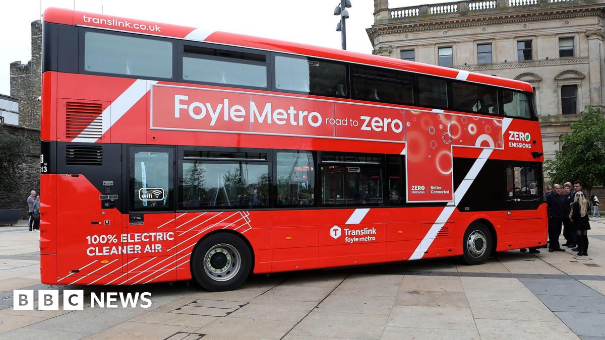 Translink: First zero-emission buses hit streets of Derry - BBC News