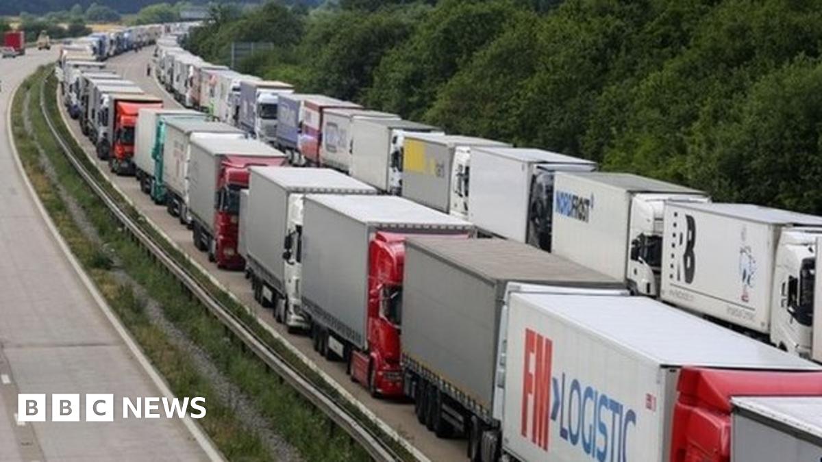 Gridlock caused by Operation Stack 'a nightmare' for Kent - BBC News