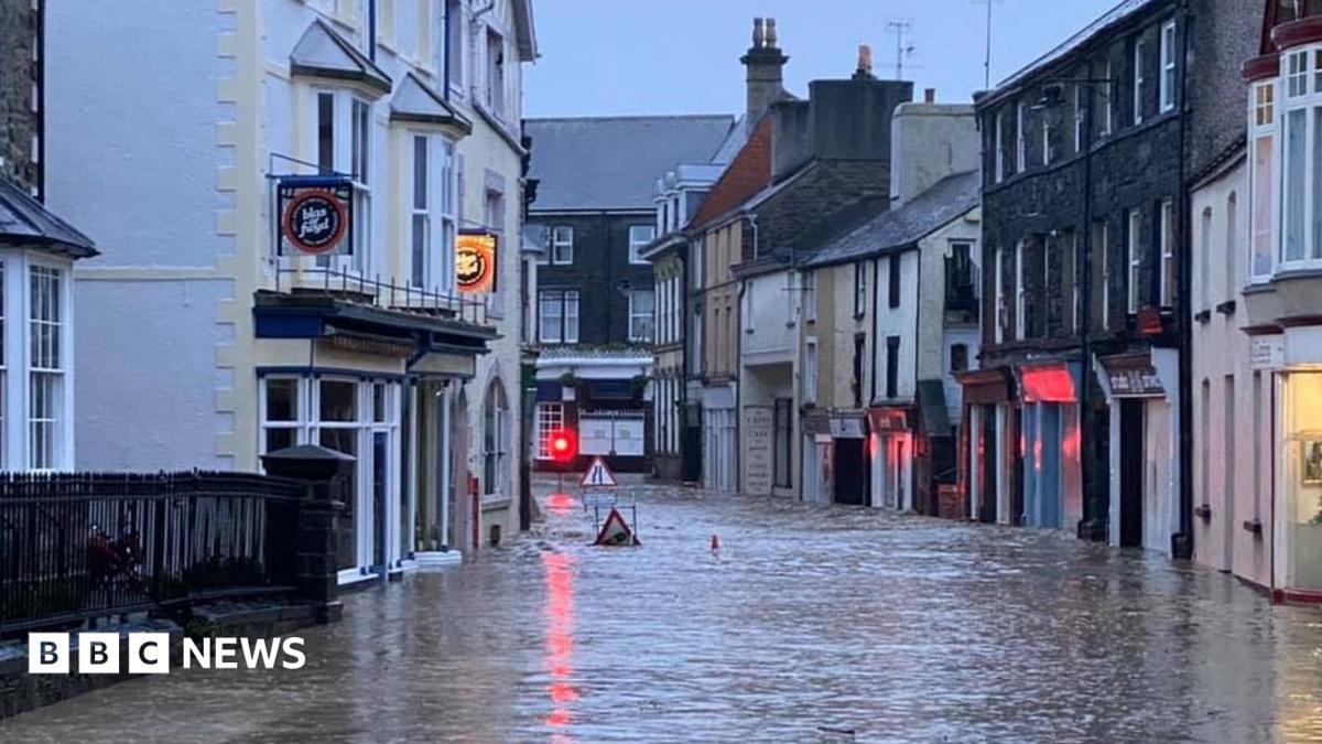 Storm Ciara: Dramatic scenes across Wales - BBC News