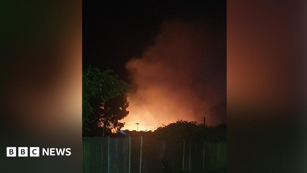 Hemsby Pontins: Fire hits ex-holiday camp - BBC News