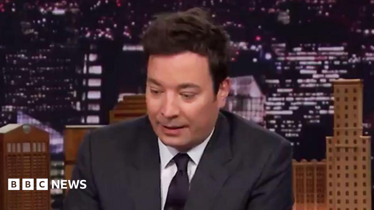 Jimmy Fallon holds back tears as he pays tribute to late mother - BBC News