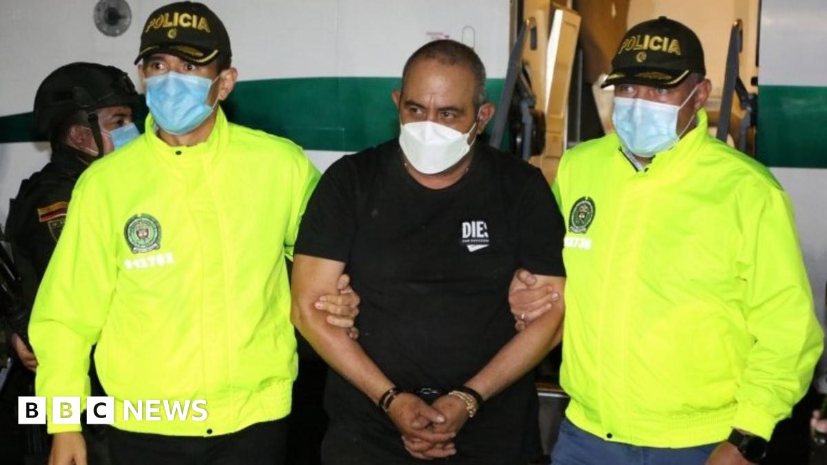 Colombia gangs: 'Surrender or we'll hunt you down' warns minister - BBC ...