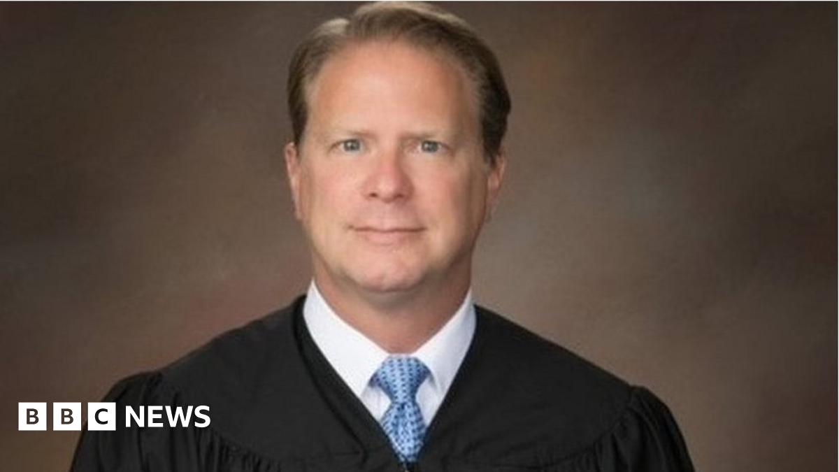 Maryland judge Andrew Wilkinson shot and killed outside his home - BBC News