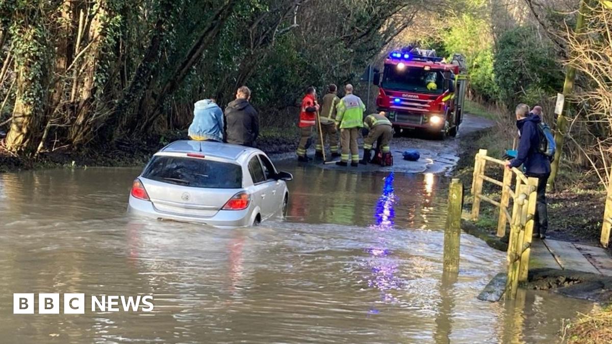 Heavy rain brings flooding across the East of England - BBC News