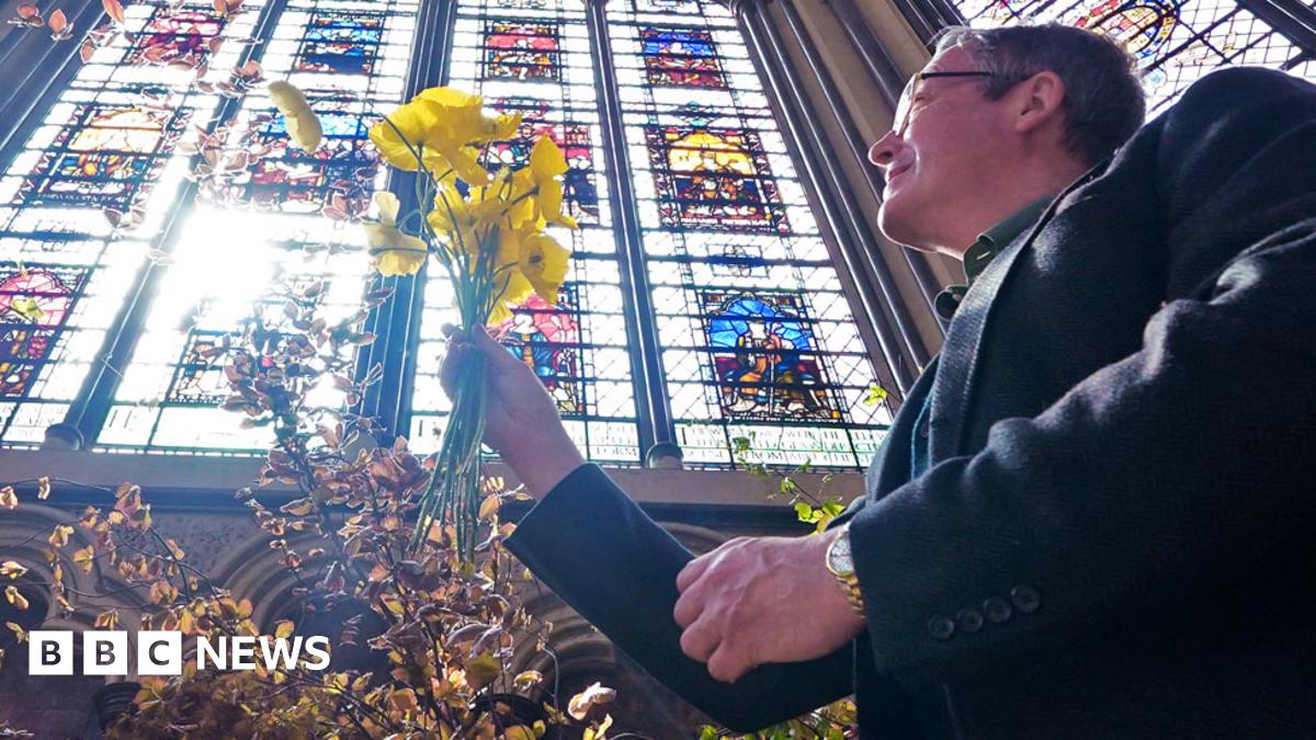Coronation flowers: Shane Connolly's floral arrangement fit for a king ...