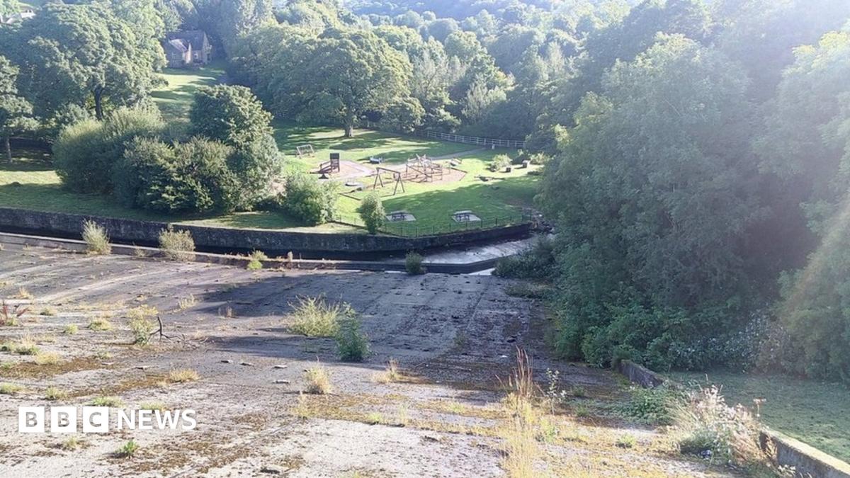 Whaley Bridge: How well was the dam maintained? - BBC News