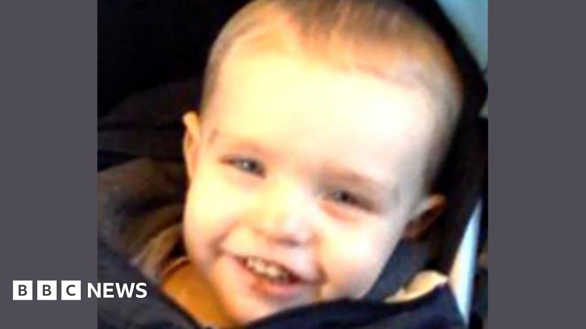 Liam Fee murder trial: Accused told boy she had 'killed his dad' - BBC News