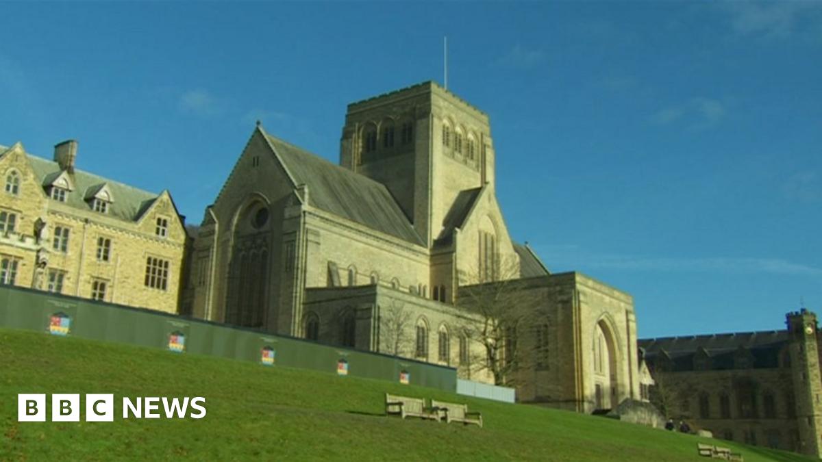 Child sex abuse inquiry: Priest 'tried to control' investigation - BBC News