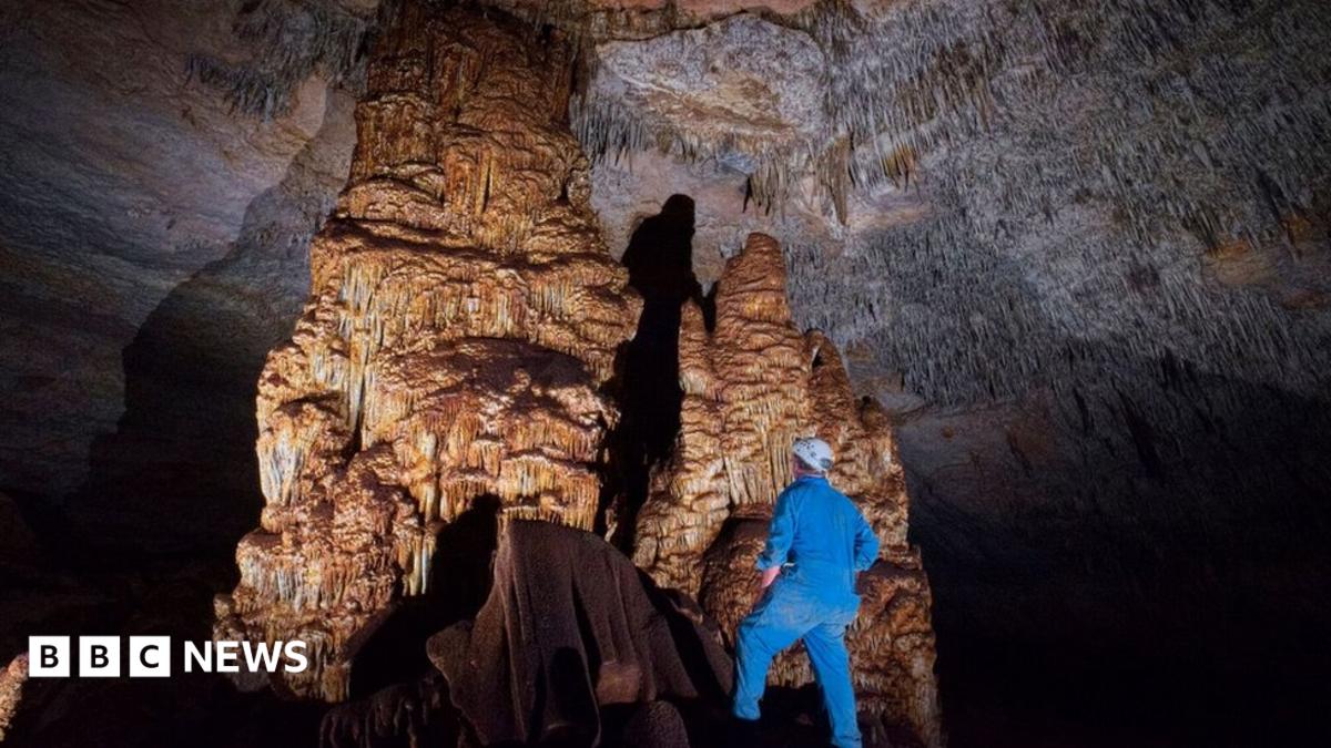 Caves reveal Australia wasteland's secret past - BBC News