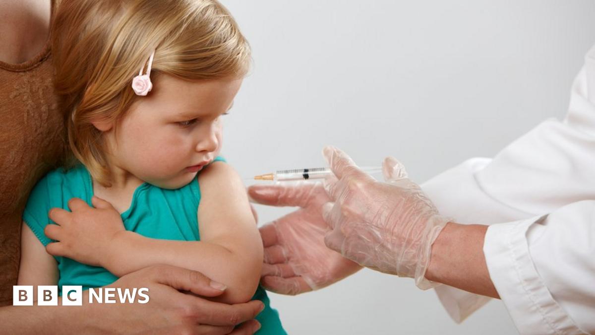 Polio: What is it and how does it spread? - BBC News