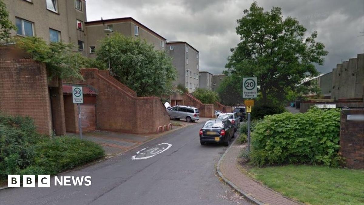 Spate of deliberate fire in Cumbernauld street - BBC News