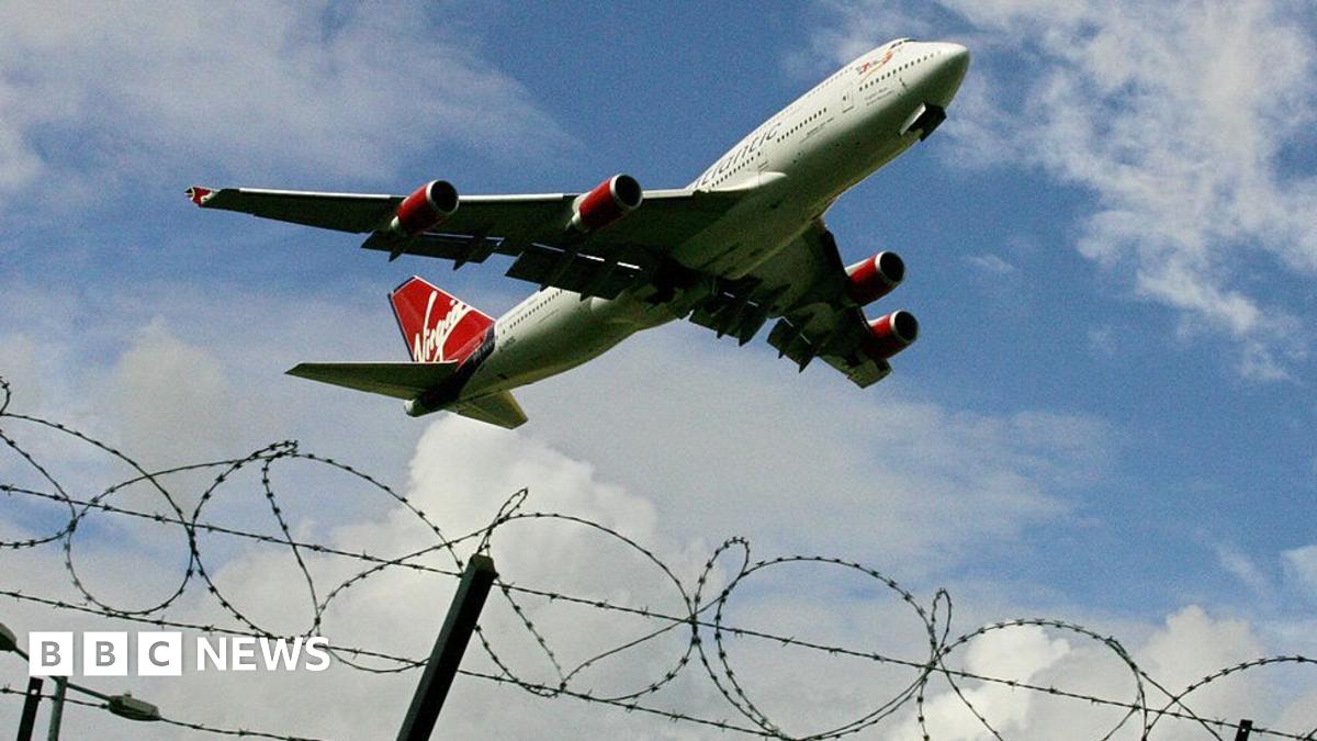 Liquid bomb terror threat failures, archive papers reveal - BBC News