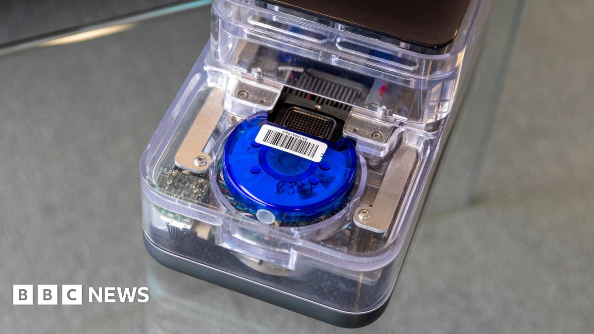 Coronavirus testing: Simple test gives results in 90 minutes - BBC News