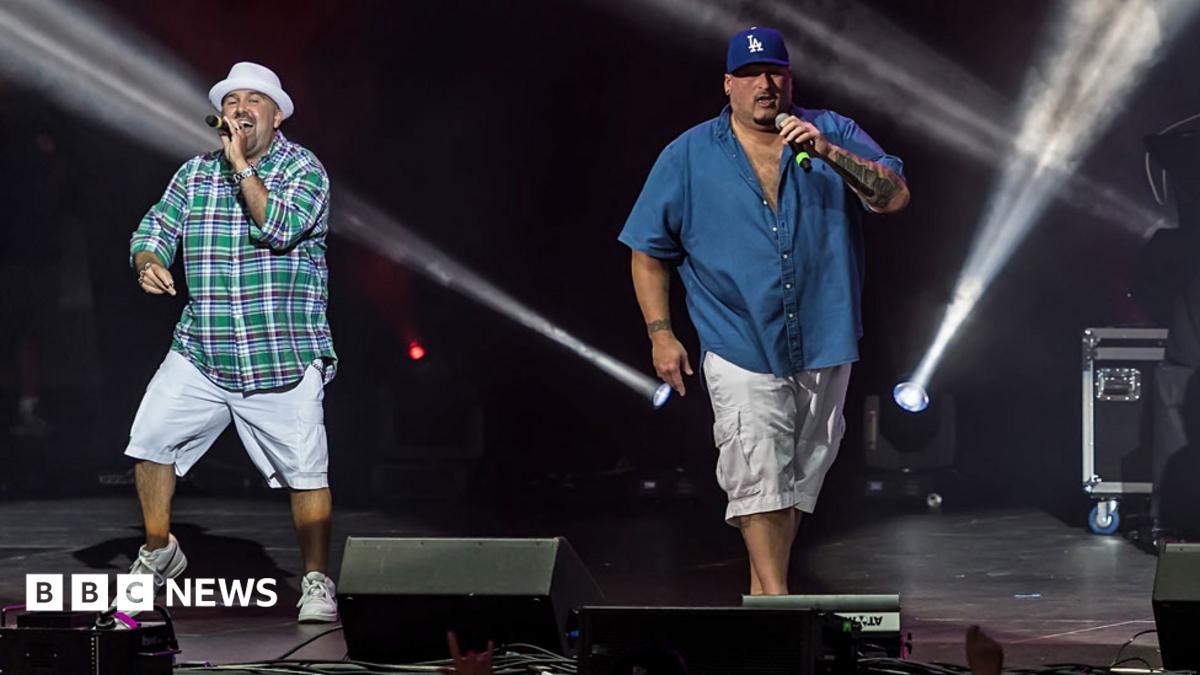 Color Me Badd singer arrested after 'pushing bandmate' - BBC News