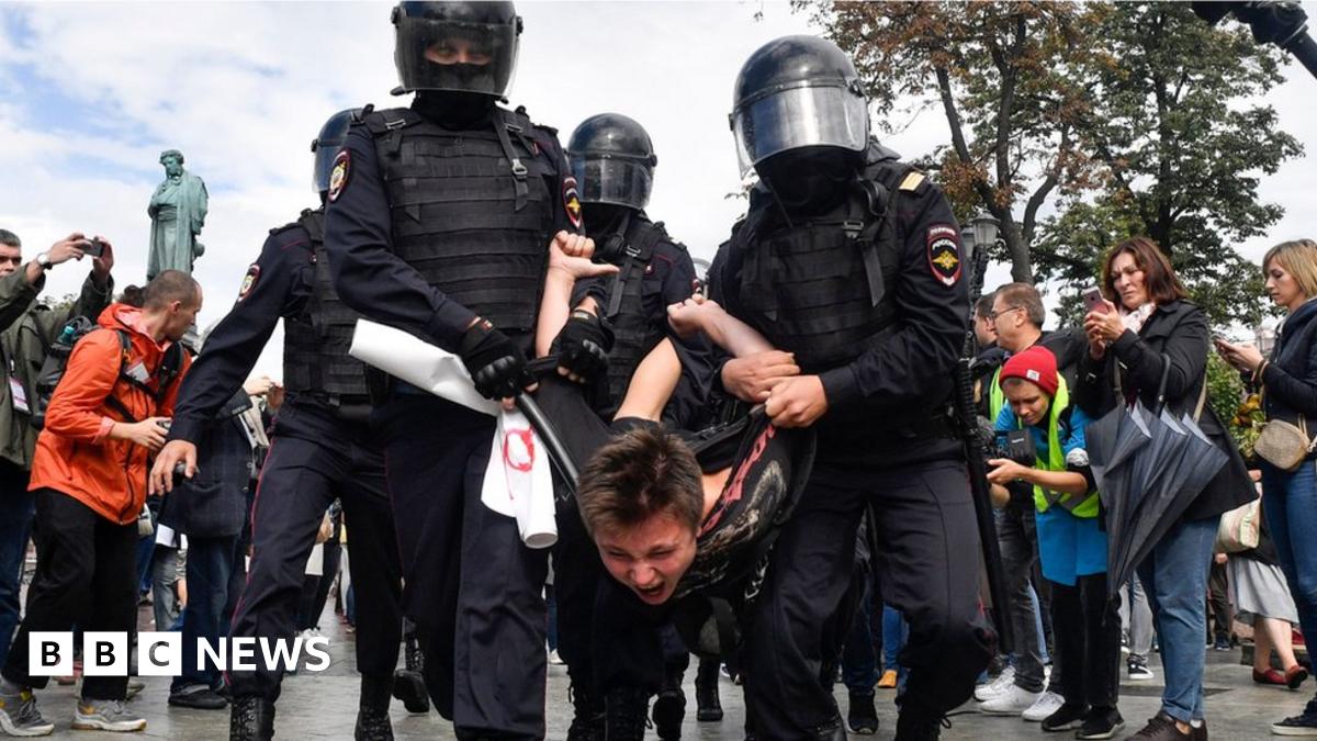 Russia protests: Hundreds detained during unauthorised demonstration ...