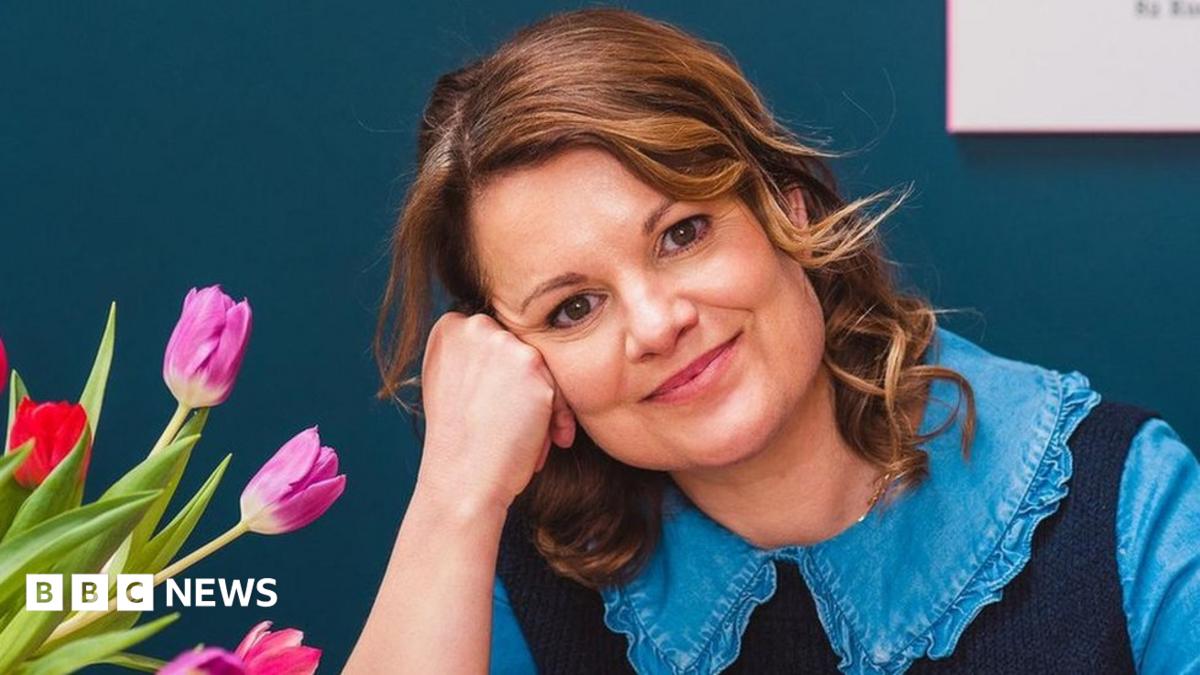 Bristol woman opens up about ADHD diagnosis during menopause - BBC News