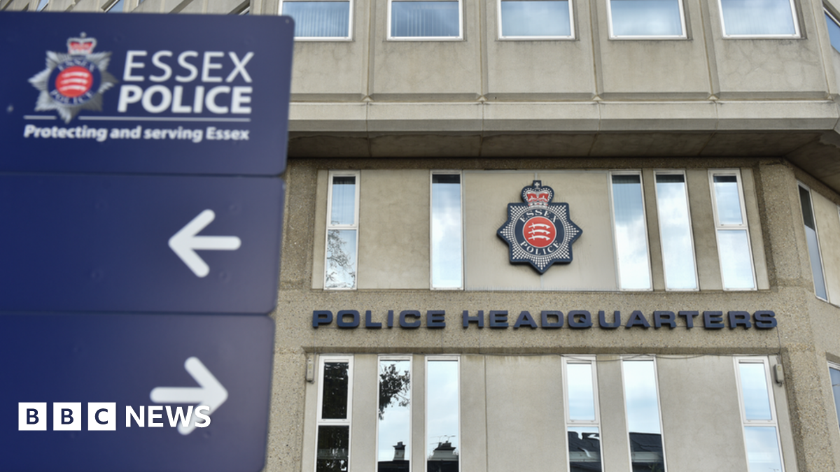 Former detective guilty of misconduct over sex on premises - BBC News