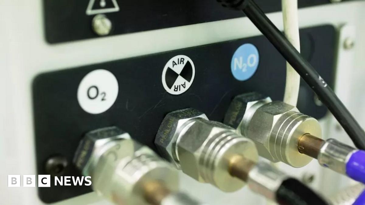 Basildon maternity unit stops gas and air over safety fears - BBC News