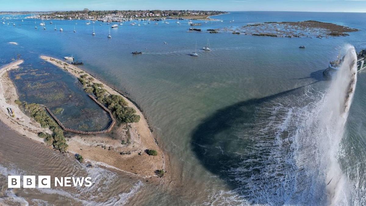 Work begins to save Mersea Island harbour from erosion - BBC News