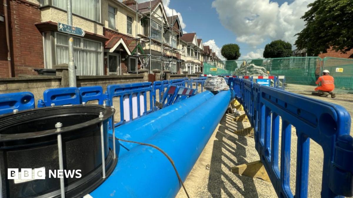 Swindon burst water main may close road for two more weeks - BBC News