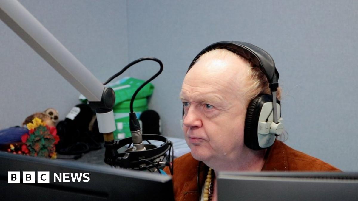 Veteran radio DJ Alan Robson signs off after 40 years on air - BBC News