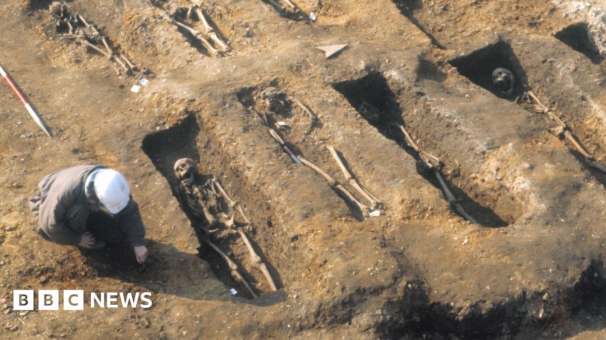 Black Death 700 years ago affects your health now - BBC News