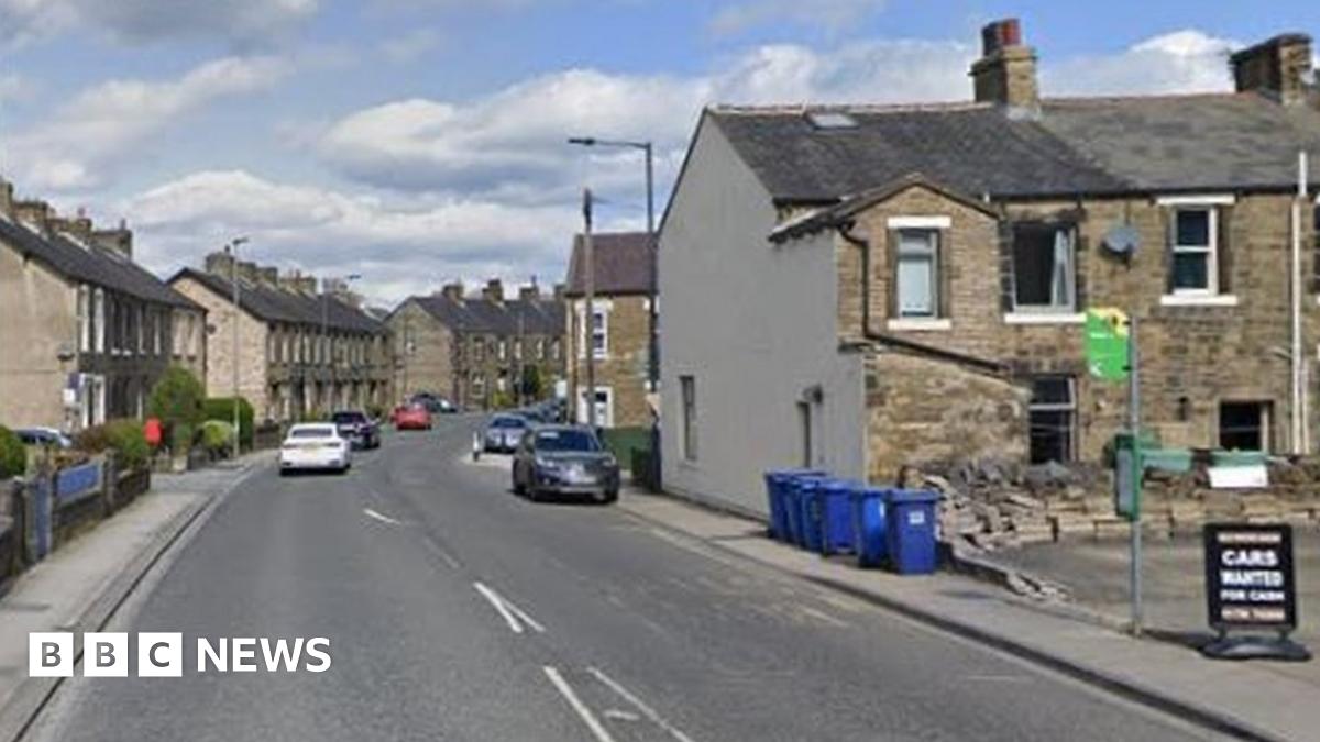 Man dies after being hit by car in Skipton - BBC News