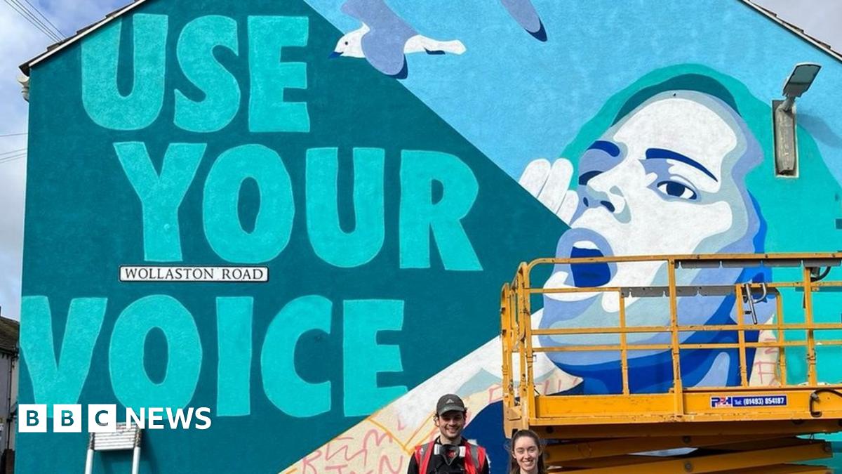 Lowestoft murals to inspire climate change action - BBC News