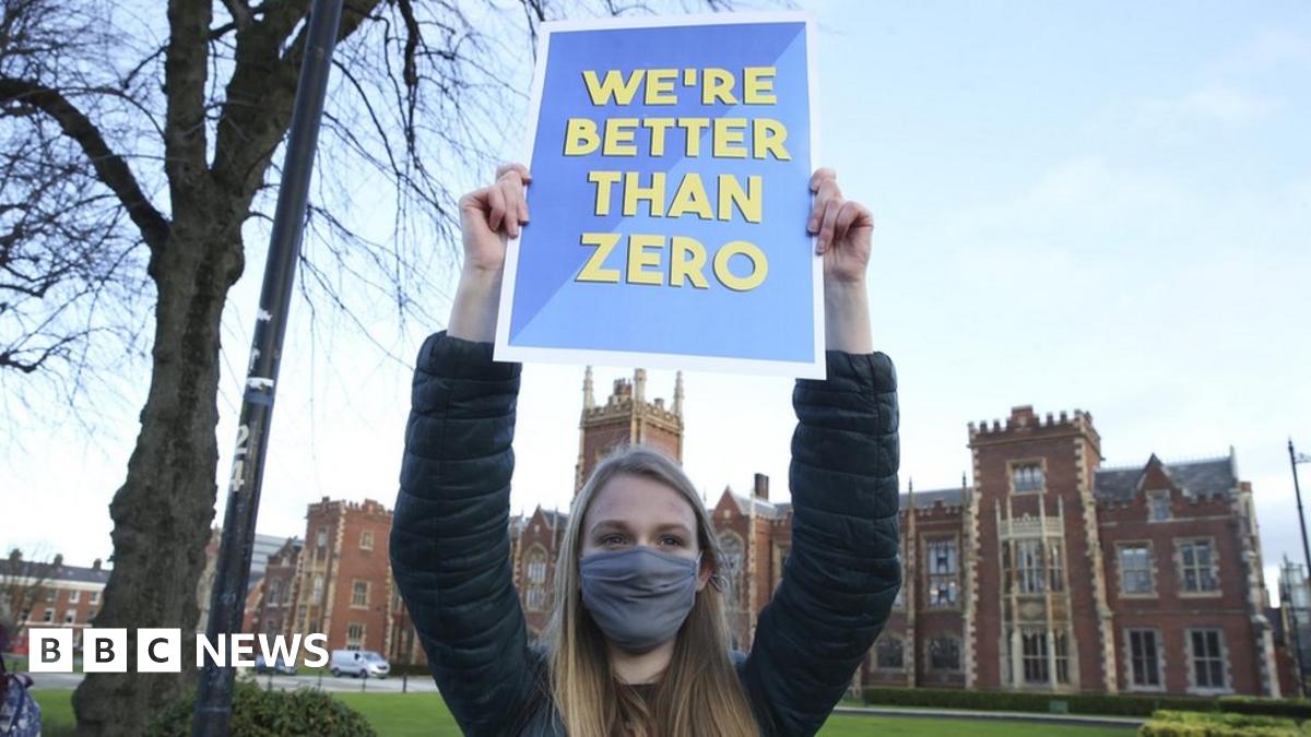 Coronavirus: QUB student union staff in plea over furlough pay - BBC News