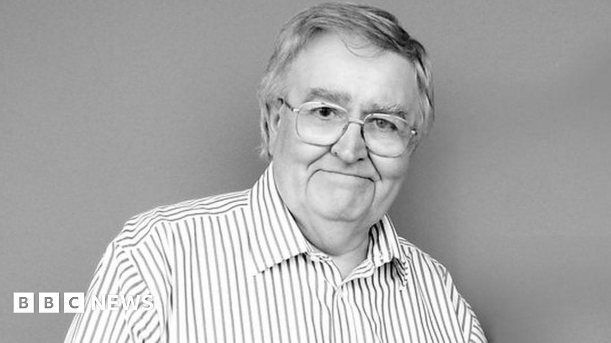 Tributes to former BBC and STV journalist Colin MacKay - BBC News