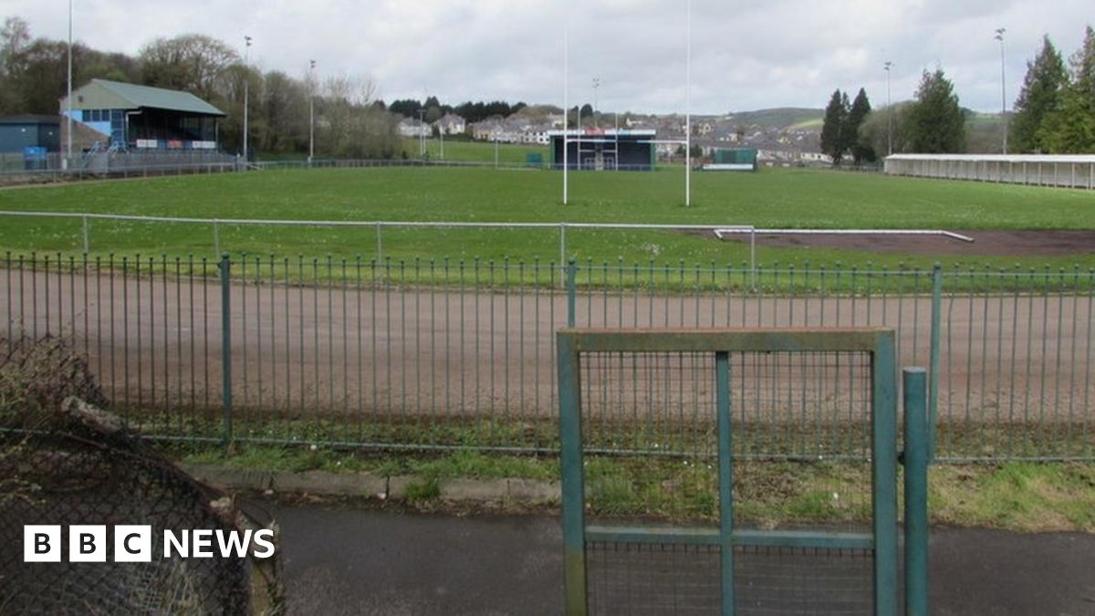 Bargoed: Children's rugby coach Matthew Davies had abuse images - BBC News