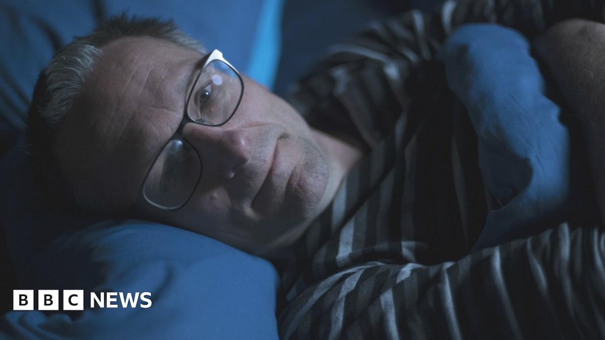 Why Dr Michael Mosley started the BBC Sleep Challenge - BBC News