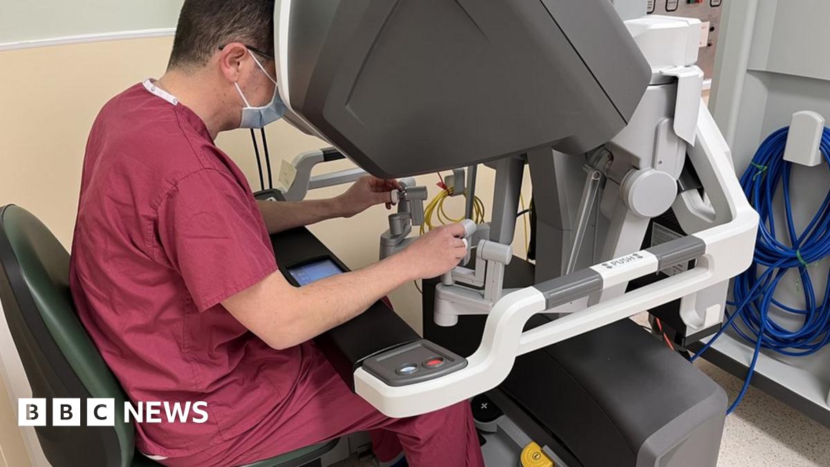 Lincoln surgery robot treats 270 patients in first year - BBC News