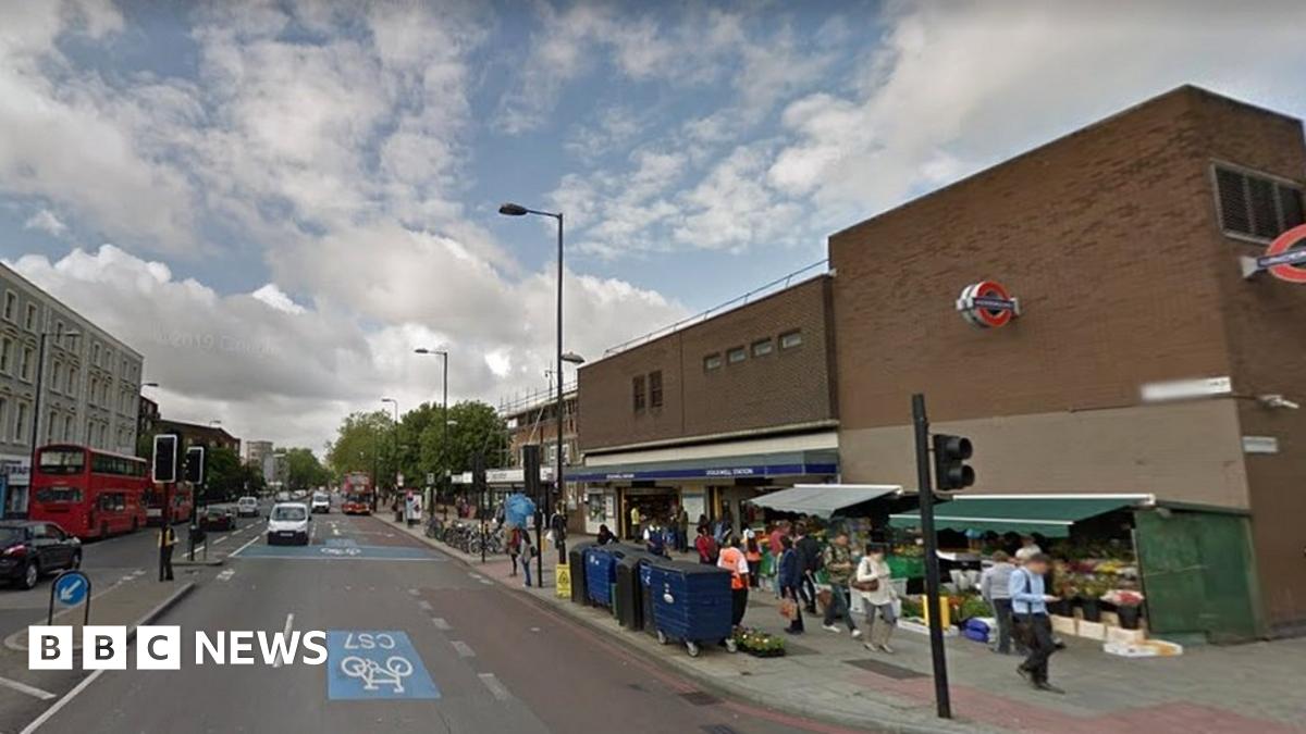 Stockwell stabbing: Murder probe after woman found dead - BBC News