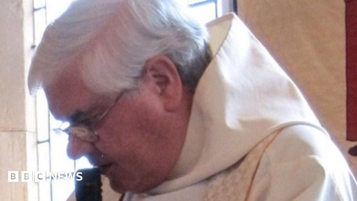 Catholic priest Father John Reid spared jail over £50k fraud - BBC News
