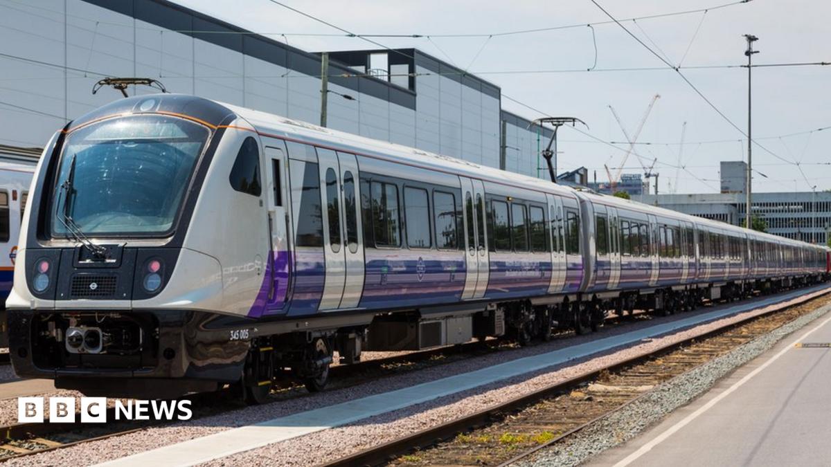 Elizabeth Line: Reading-London Paddington services start - BBC News