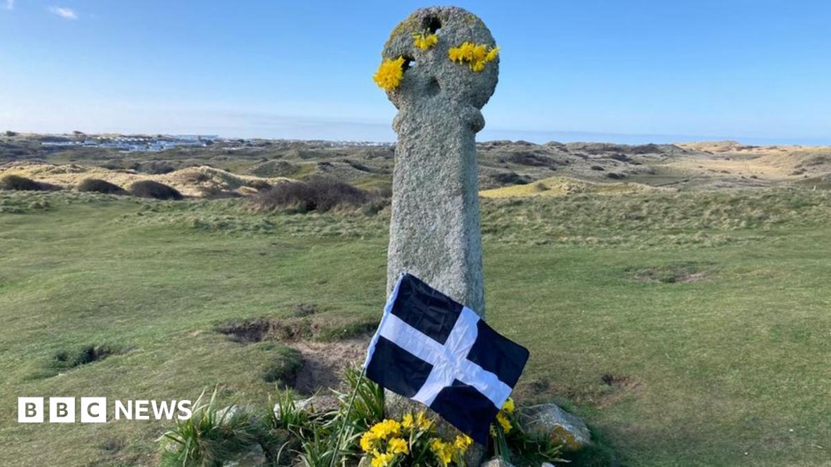 Cornwall prepares City of Culture 2025 bid - BBC News