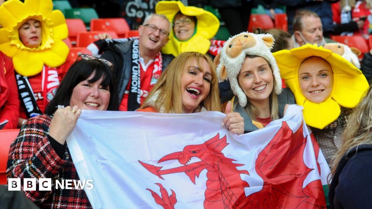 Covid: Wales' rugby mask rules not effective, expert says - BBC News