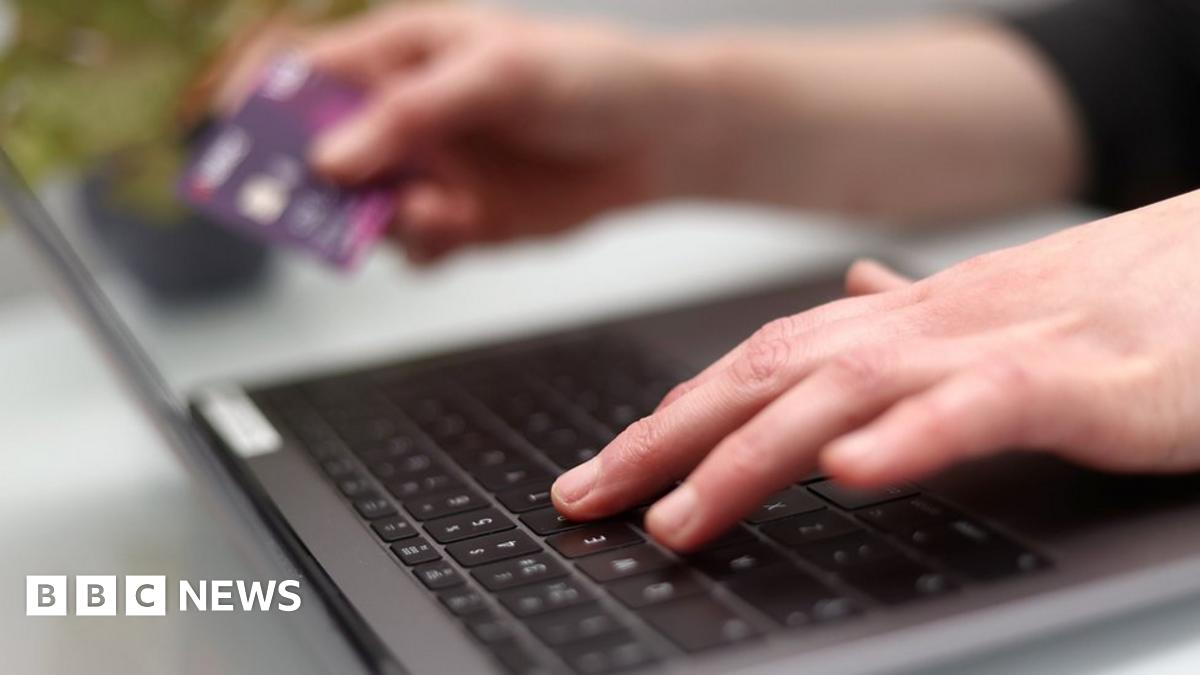 Scammers posing as police target Warrington residents with calls - BBC News